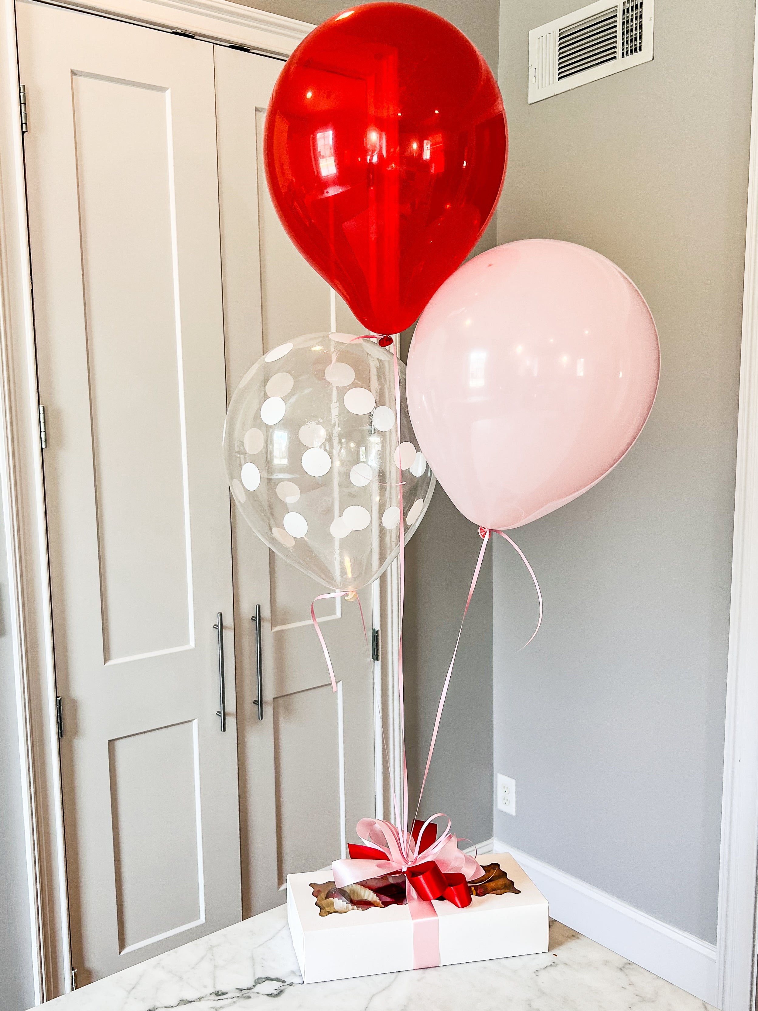 Balloon bouquets for delivery store